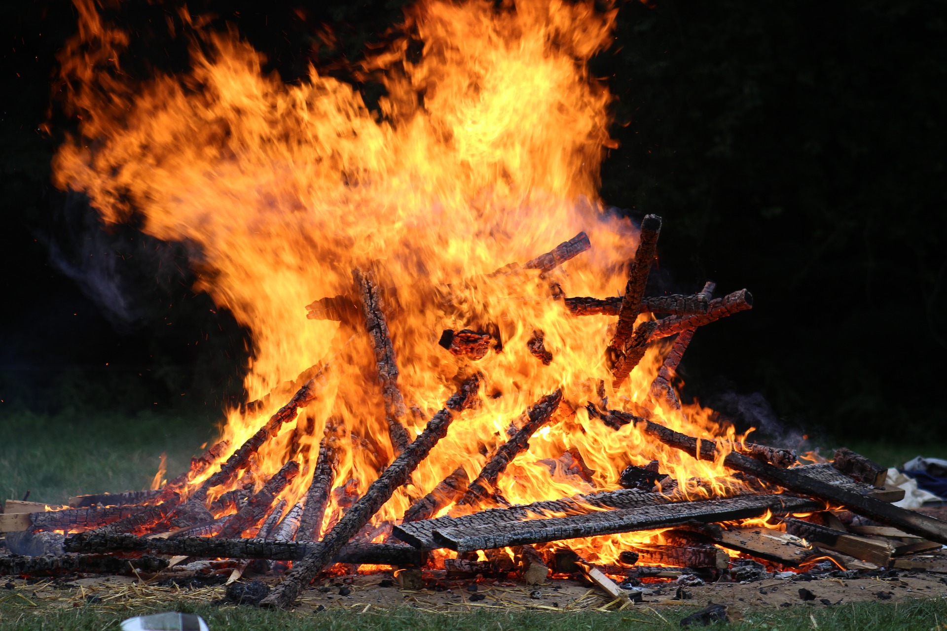 Which? Trusted Traders on what you can burn on a bonfire - British ...