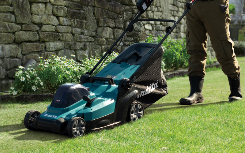 Makita rechargeable lawn mower store